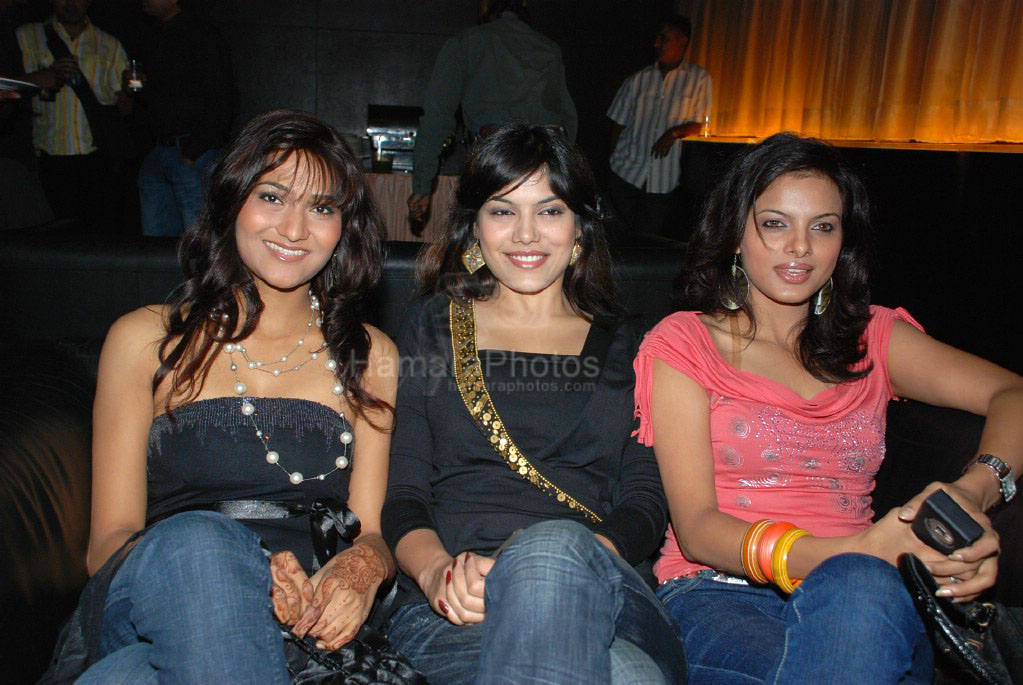 at the launch of Duniya Ki Aisi Taisi album by Dr Manoj Kumar Gupta at Lokhandwala on 24th Feb ...